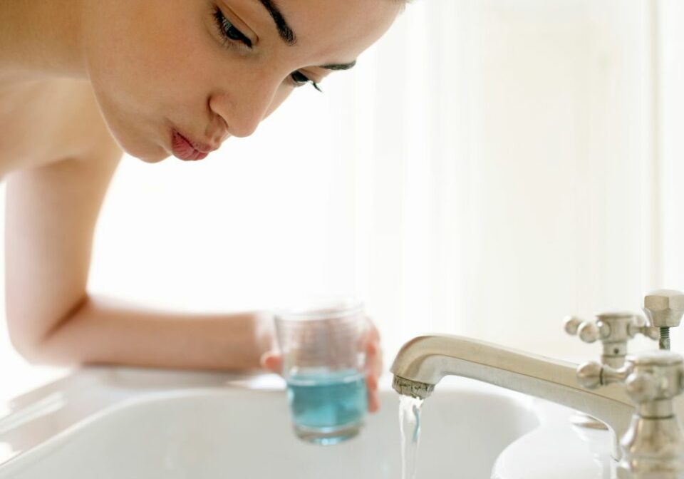 4 Effective Ways To Clean Wisdom Teeth Holes