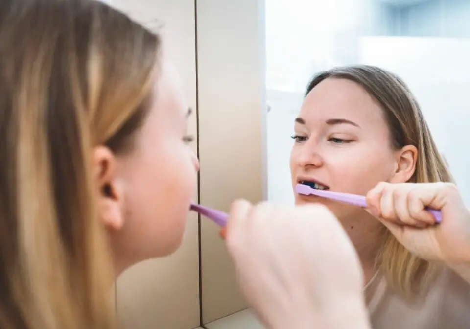 What Happens If You Don't Brush Your Teeth (Problems & Cleaning Tips)