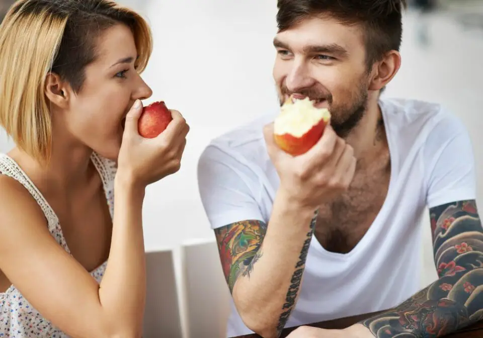 Do You Have to Brush Your Teeth After Eating an Apple?