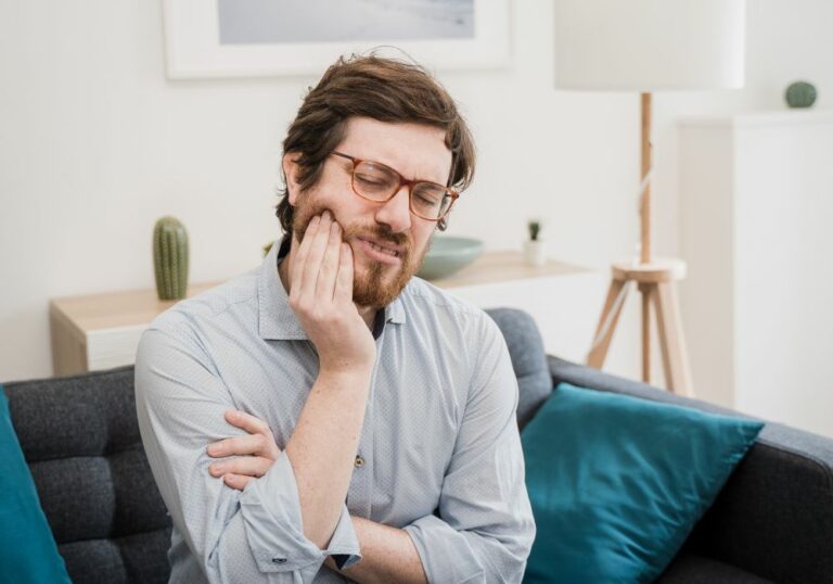 Why are my gums behind my front teeth itchy? (You'd Love To Know)