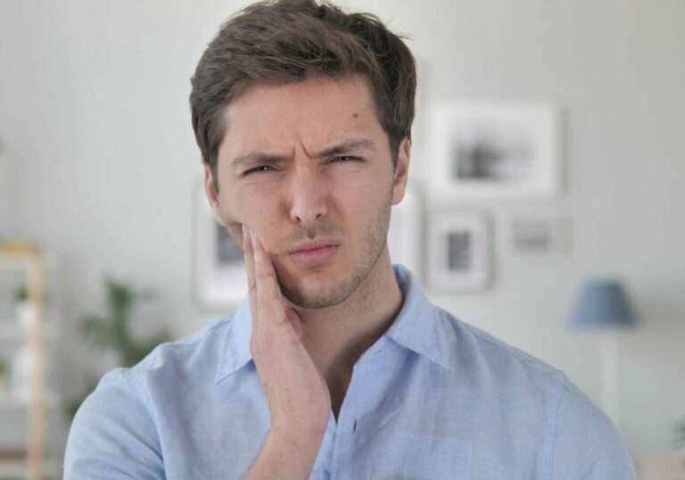 Why Do My Teeth Randomly Hurt and Then Stop? Explained by Dentists