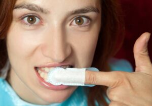 Can I rub neem oil on my gums? (Benefits & risks)