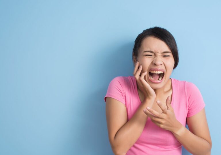 Why Do Molar Teeth Hurt? (7 Common Causes)