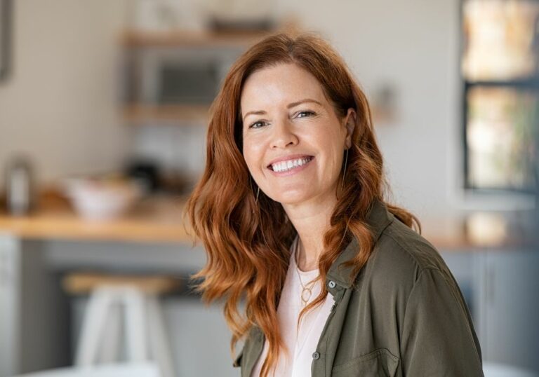 Why do only my bottom teeth show when I smile? (Everything You Need To ...