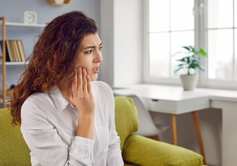 Can stress and anxiety cause sore gums? (Explained)