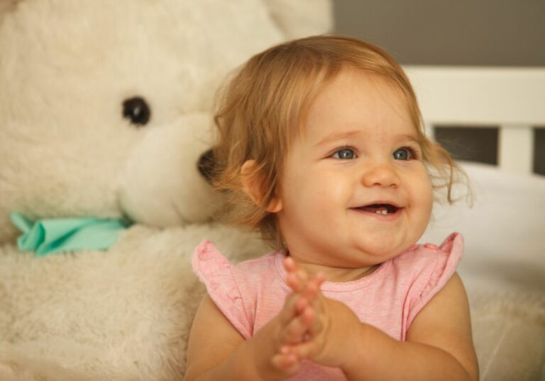 How soon can baby teeth erupt? (baby teeth eruption timeline)