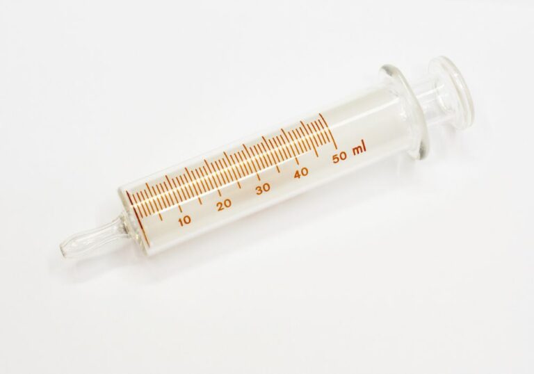 When to Use an Irrigation Syringe for Wisdom Teeth: A Guide