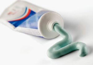 Why Is Calcium Carbonate In Toothpaste? (Toothpaste Ingredient Analysis）