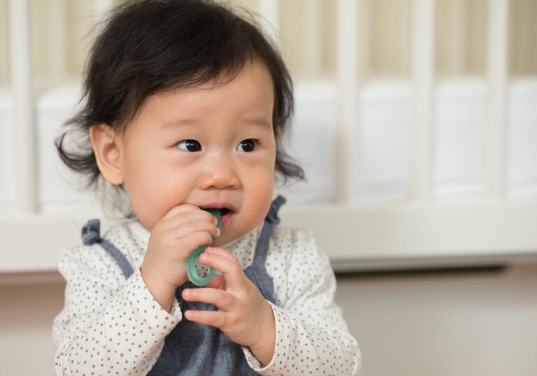 What do babies' gums look like when cutting teeth? A guide for new parents