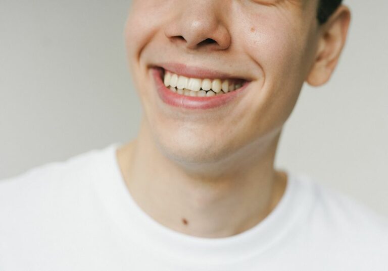 Do Teeth Sit in the Jaw? Understanding Tooth Structure and Placement